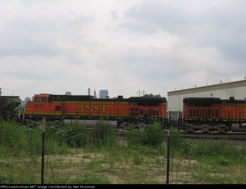 BNSF 5372